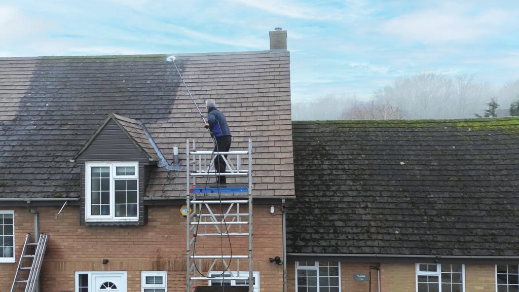 skyWash® Roof Cleaning System - skyVac